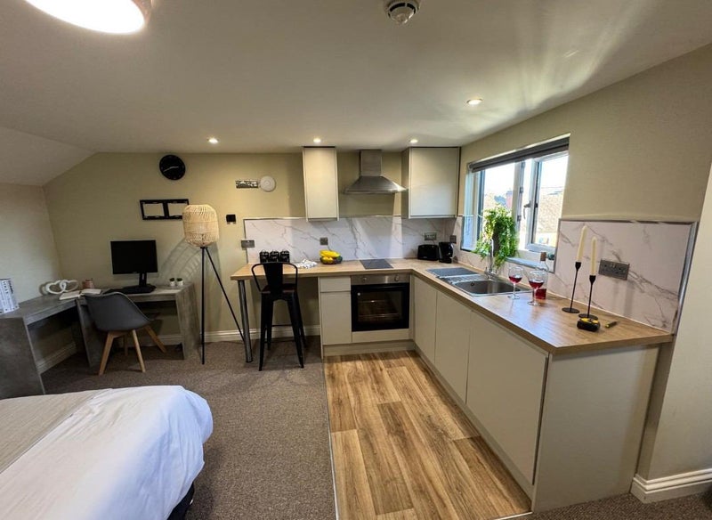 '£200 Off 1St Month - Huge Luxury Studio & Ensuite ' Room to Rent from ...