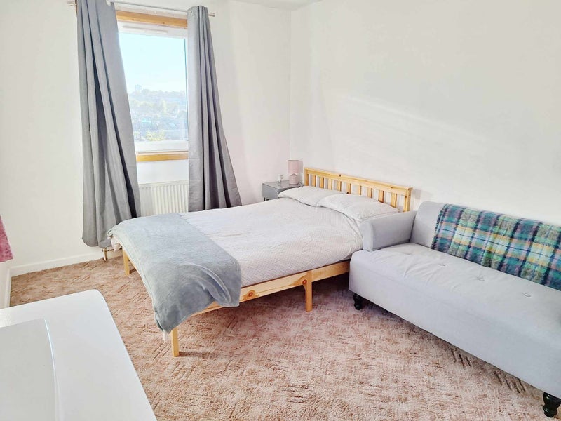 'Short term let in a female only house' Room to Rent from SpareRoom