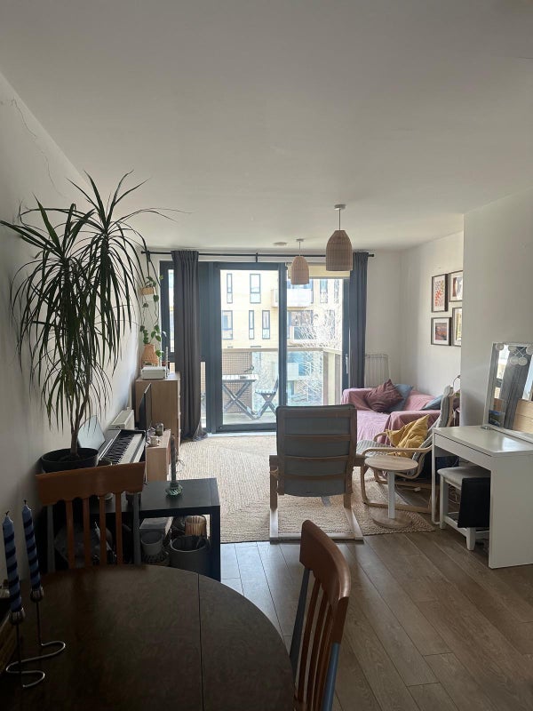 '3 Week Sub-let in Lovely Stepney Flat' Room to Rent from SpareRoom