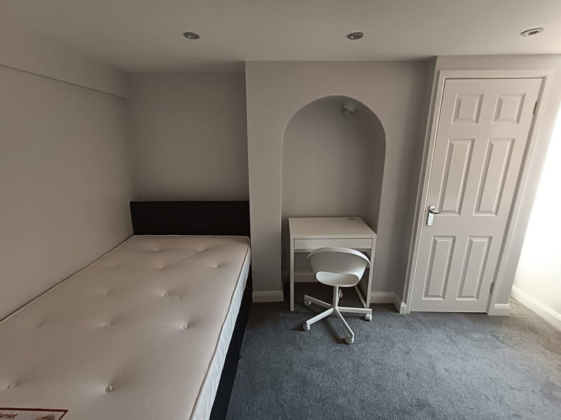 'Double Studio Room- Luton Town Centre ' Room to Rent from SpareRoom