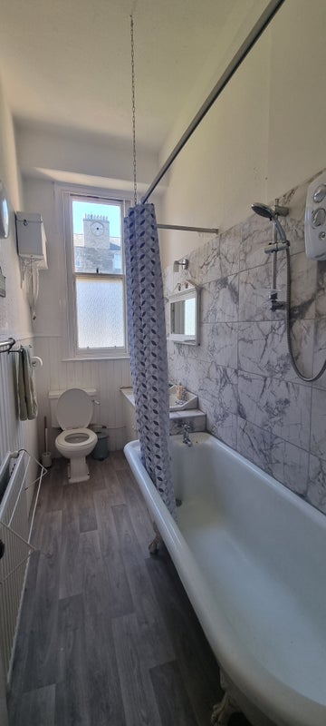 '3 bedroom flat in spacious, bright Marchmont flat' Room to Rent from ...