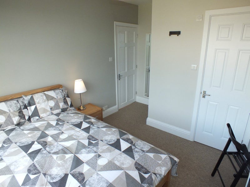 'Ensuite bedroom available East Reading by A329!' Room to Rent from ...