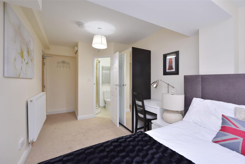 'Amazing en-suite room in CW' Room to Rent from SpareRoom