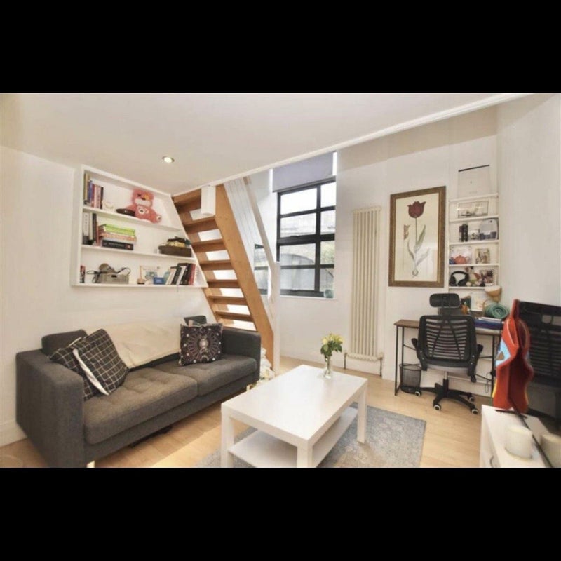 'Stylish split level studio / 1 Bedroom apartment' Room to Rent from ...