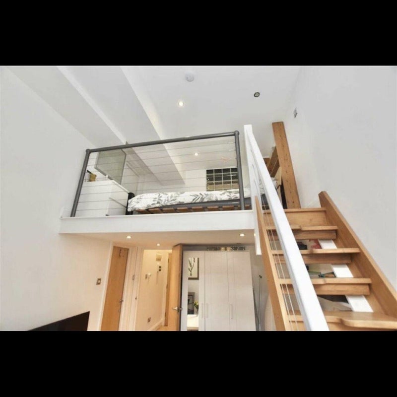 'Stylish split level studio / 1 Bedroom apartment' Room to Rent from ...