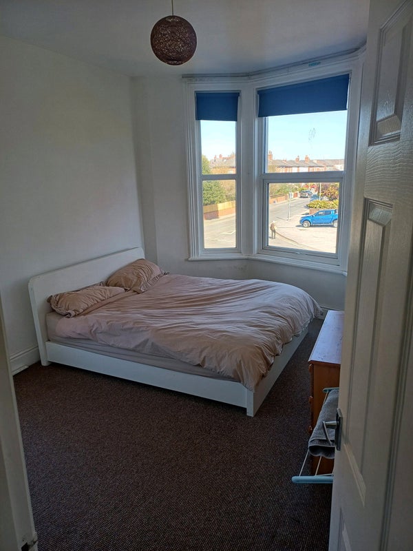 'Shared 2 bed house both rooms need renting' Room to Rent from SpareRoom