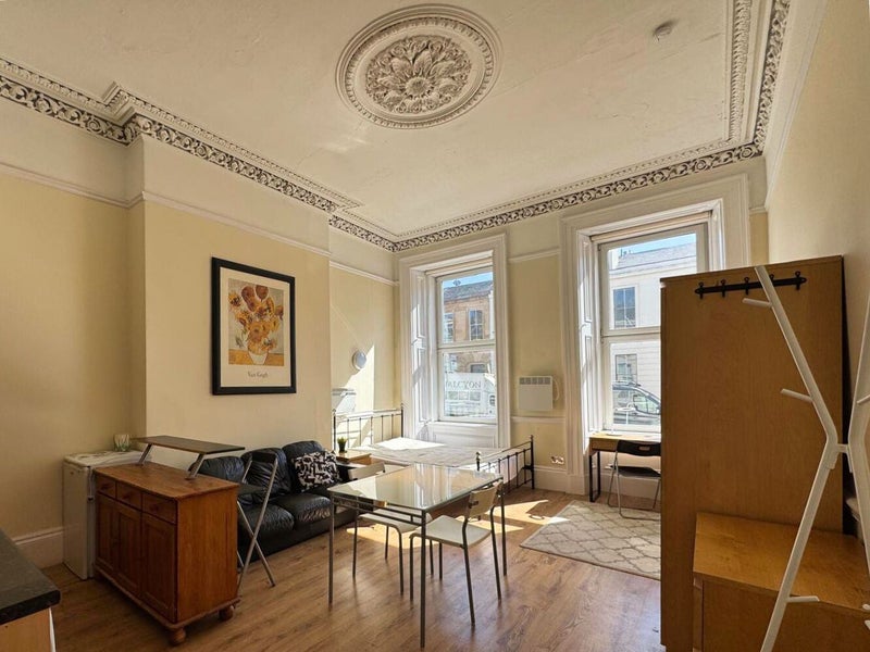 'Large, bright Studio Flat in Finnieston' Room to Rent from SpareRoom