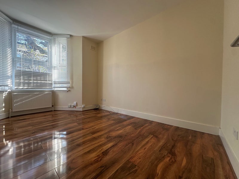 'Newly Refurbished Ground Floor Flat with Garden - ' Room to Rent from ...