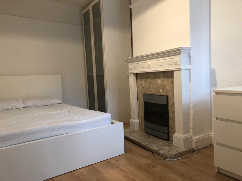 'Bright & Large Double Room in Harrow' Room to Rent from SpareRoom