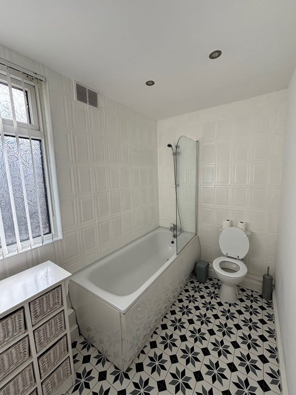 'Spacious double room in Liverpool ' Room to Rent from SpareRoom