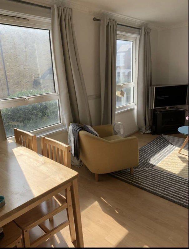 'Bright double bedroom available in maisonette' Room to Rent from SpareRoom