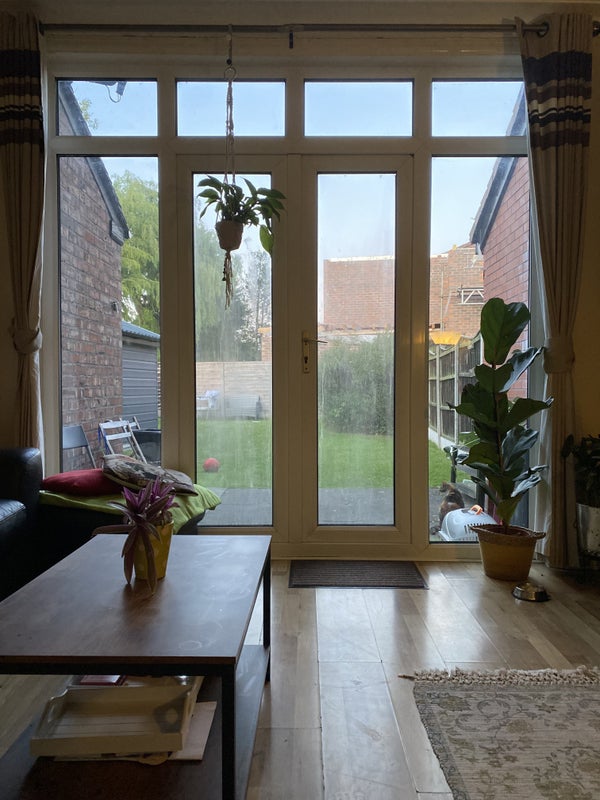 'Bright Room in Friendly, Pet-Loving Home – M14 – £' Room to Rent from ...