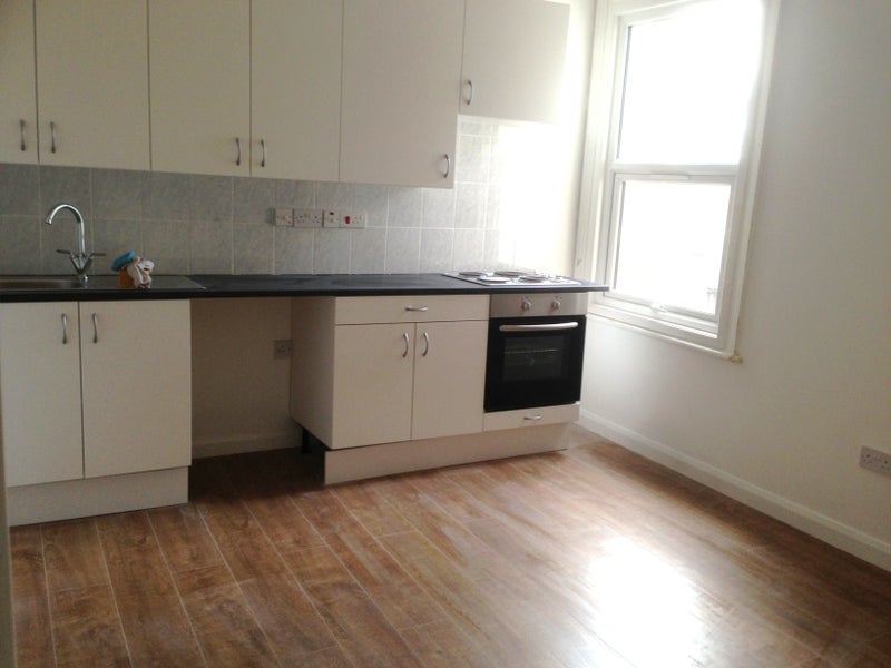 'Studio in LMR, Southall' Room to Rent from SpareRoom