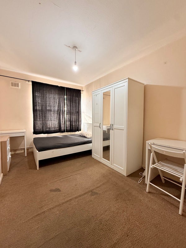 ' Modern Dbl Room-1 mins to Algate East Station ' Room to Rent from ...