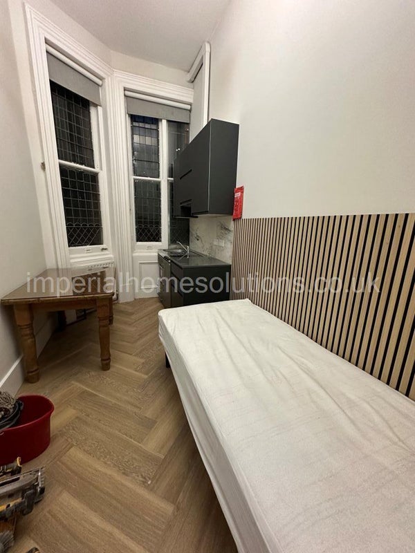 'Bright studio bedsit near Imperial' Room to Rent from SpareRoom