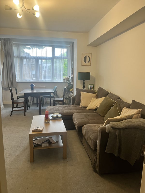 'Spacious Room in Maida Vale Mansion Block ' Room to Rent from SpareRoom