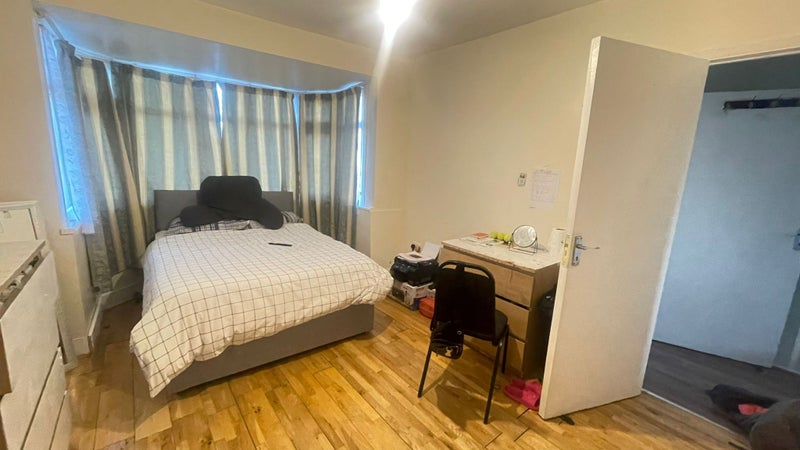 '🌟 Cosy Semi-Double & Spacious Double Room' Room to Rent from SpareRoom
