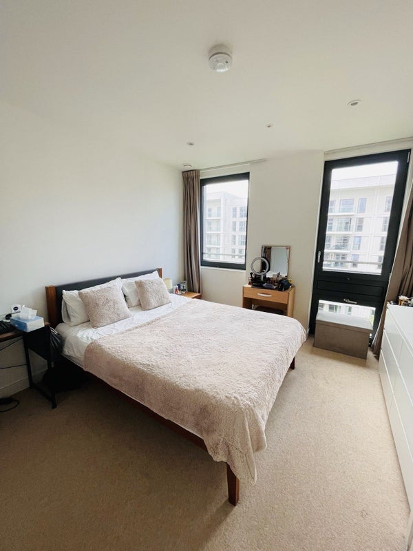 'Beautiful Double en-suite room available 1st July ' Room to Rent from ...