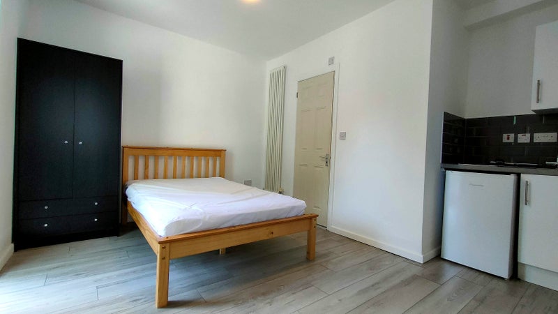 'Elegantly Ensuite Bedsits In Charlton, SE7' Room to Rent from SpareRoom