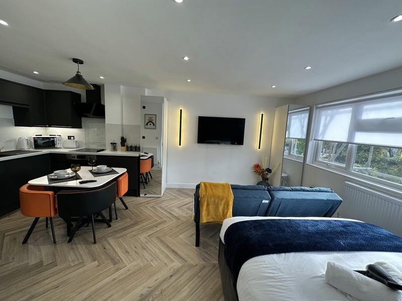 'Impressive Studio Space In Central Milton Keynes ' Room to Rent from ...