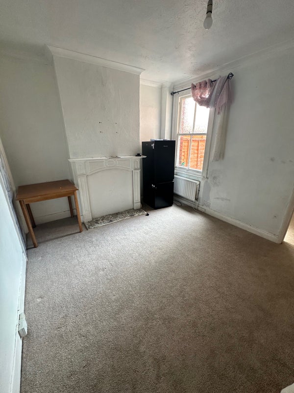 'Shared room £350' Room to Rent from SpareRoom