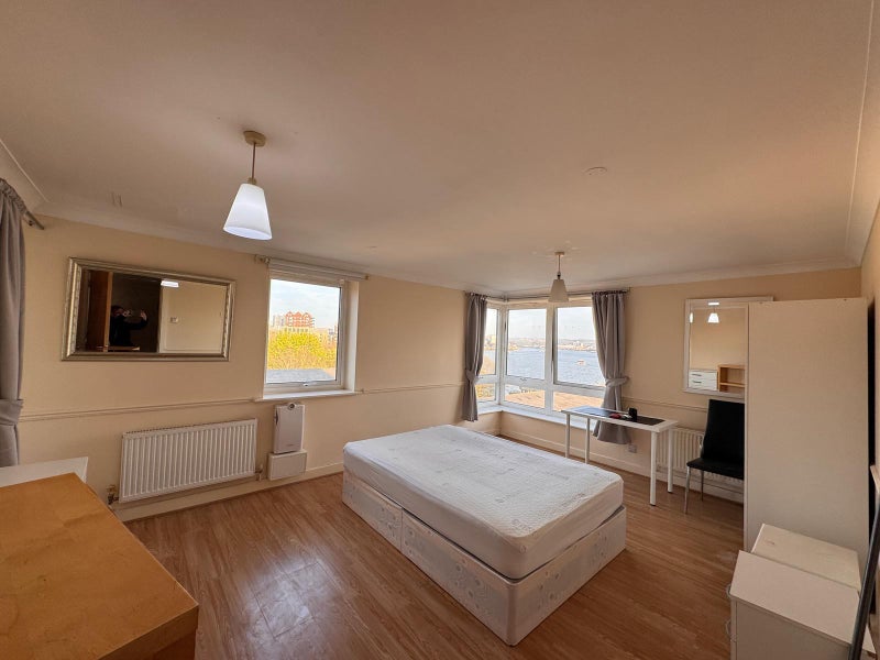 'Huge Furnished EnSuite DBR /Canary Wharf/ Balcony' Room to Rent from ...