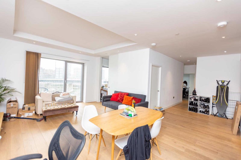 '*Double Room in Modern 3Bed w/ XXL Living Space Ri' Room to Rent from ...