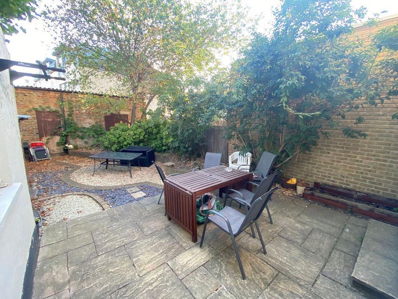 'Room available in sociable Balham house' Room to Rent from SpareRoom