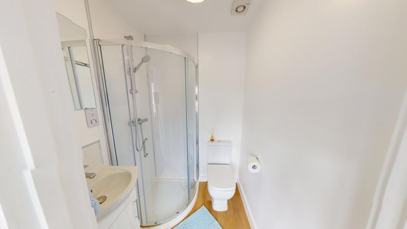 'En suite room with bills included' Room to Rent from SpareRoom