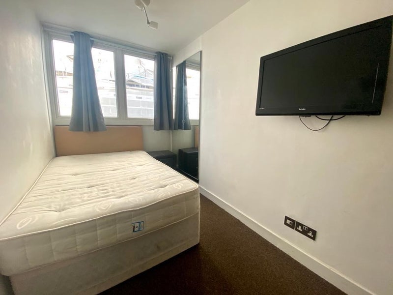'Fitzrovia 4-Bed Flat | Balcony & Communal Garden' Room to Rent from ...