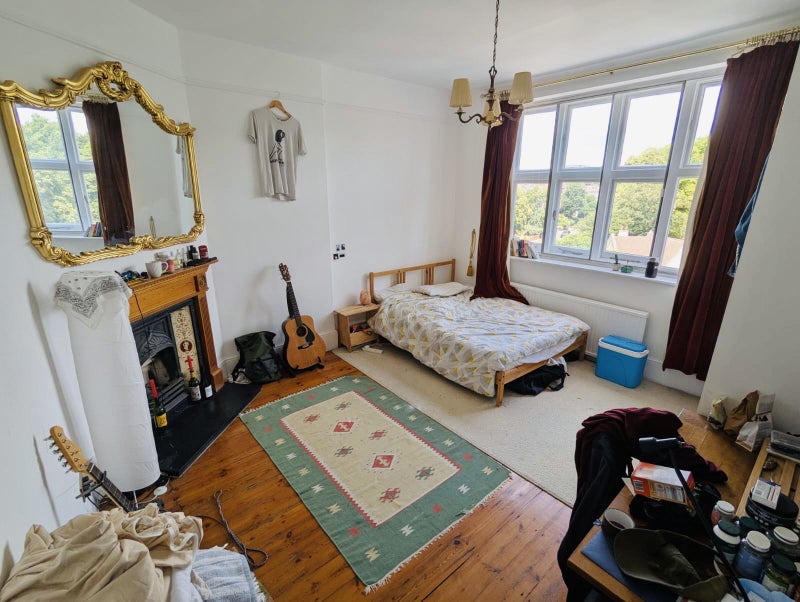 'Stunning top-floor mansion flat opposite Park' Room to Rent from SpareRoom