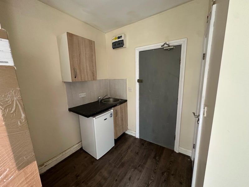 'DSS - Studio Flat Available Erith, Bexley DA8' Room to Rent from SpareRoom