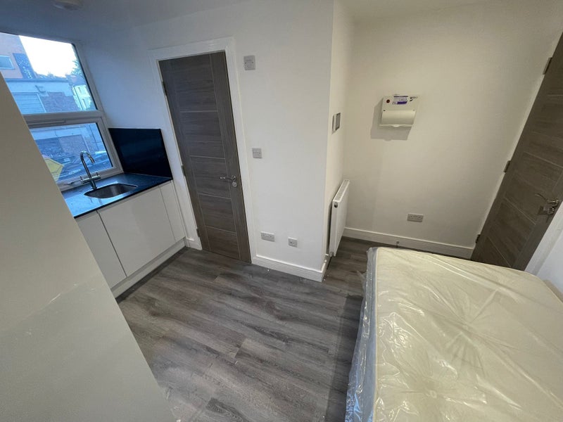 'Modern Studio Flat on Lewisham High Street – Brand' Room to Rent from ...