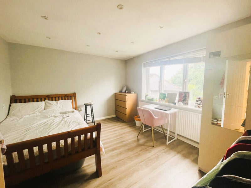 'Modern Large 2Bed Crescent Lane Clapham Common SW4' Room to Rent from ...