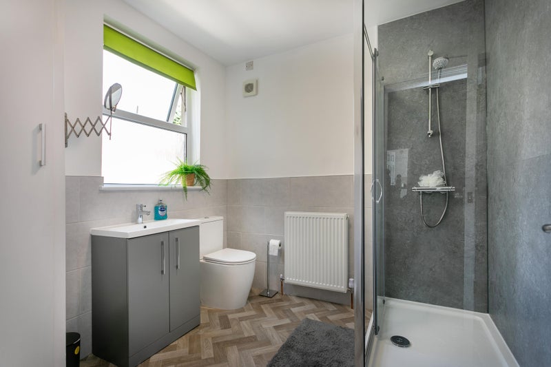 'Superb Double room - close to tram and ASDA' Room to Rent from SpareRoom