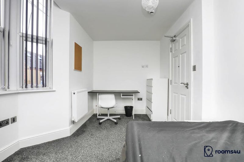 'Spacious Rooms Available – 6-Bed House, 2 roomates' Room to Rent from ...