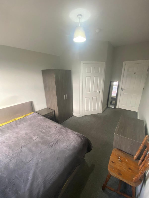 'One Room Left Double Ensuite Hyde Park - DN1 ' Room to Rent from SpareRoom