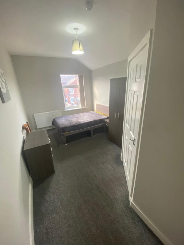 'One Room Left Double Ensuite Hyde Park - DN1 ' Room to Rent from SpareRoom