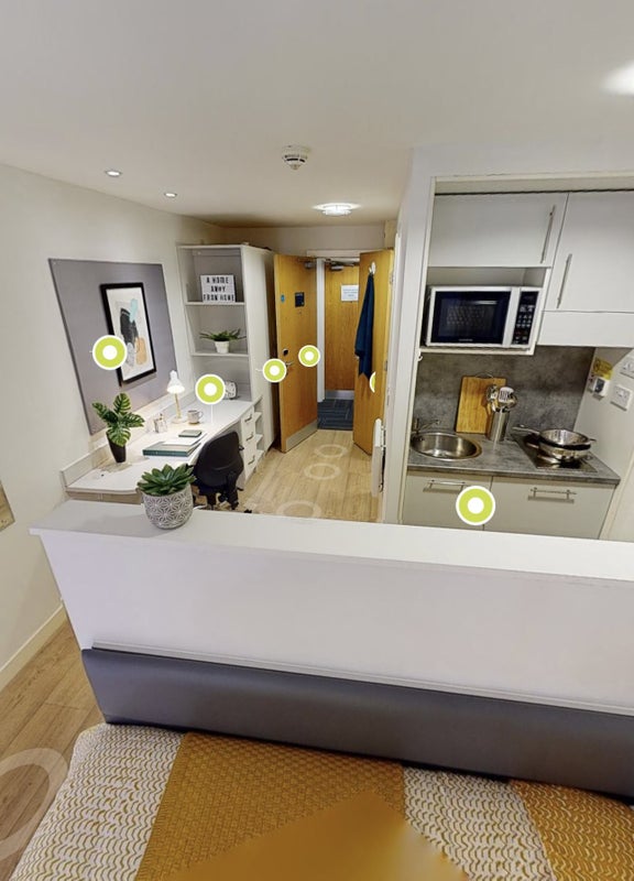 'Bright city center studio ' Room to Rent from SpareRoom