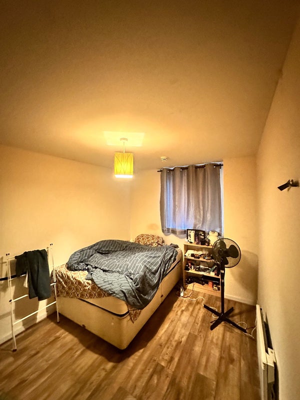 'Double room with Separate Toilet in M3' Room to Rent from SpareRoom