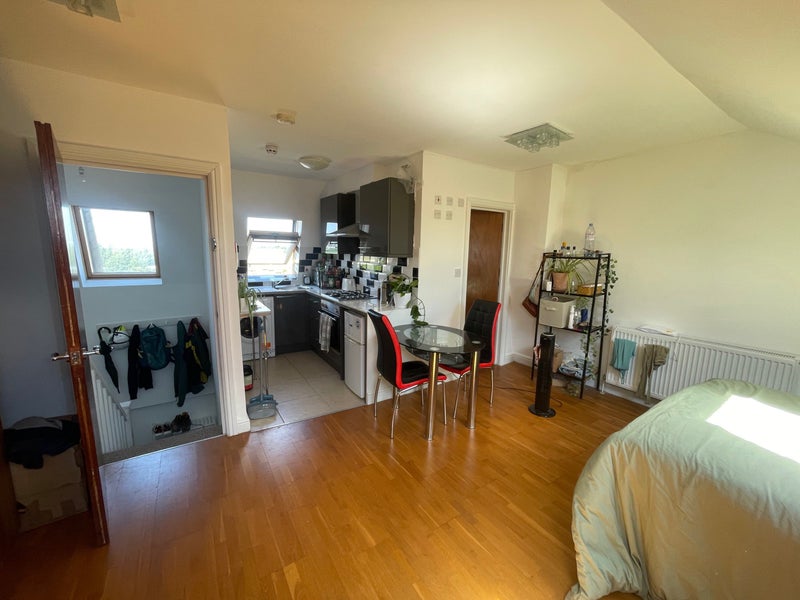 'Studio apartment in Clapham junction ☀️' Room to Rent from SpareRoom
