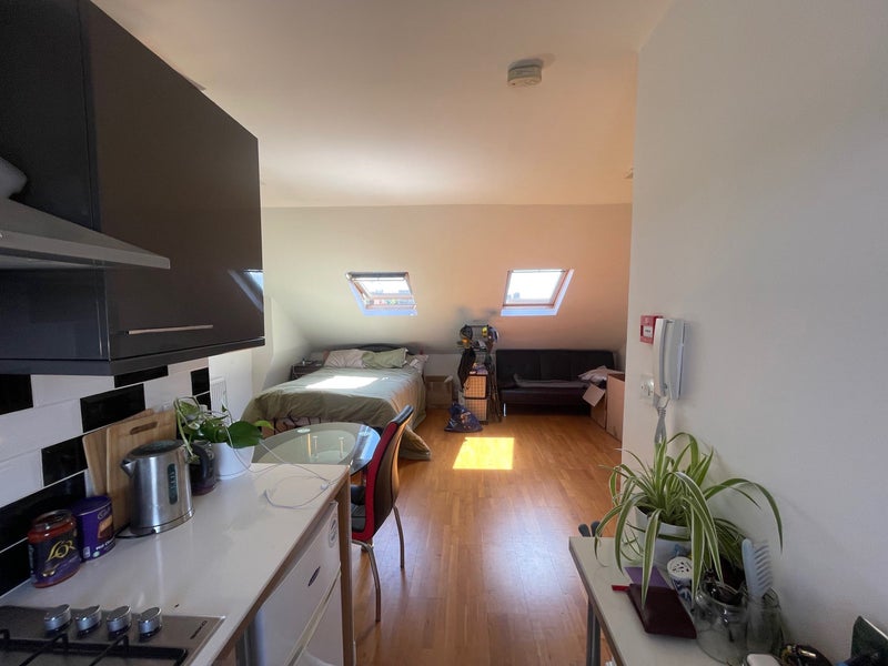 'Studio apartment in Clapham junction ☀️' Room to Rent from SpareRoom