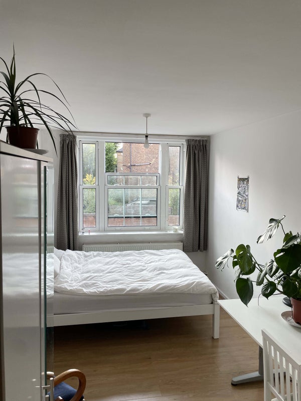 'Spacious bright double room near Caledonia Road' Room to Rent from ...