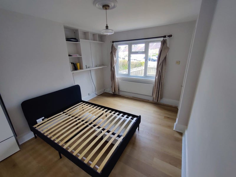 'Spacious bright rooms in a shared house ' Room to Rent from SpareRoom
