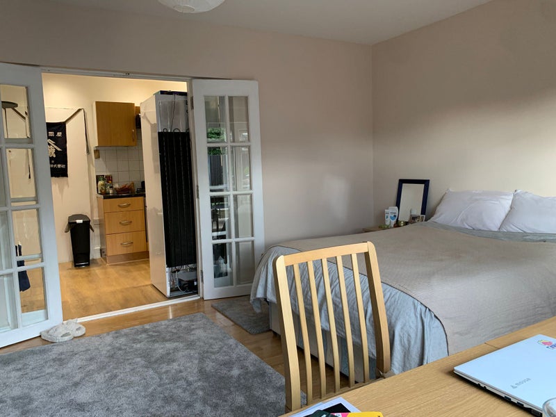 'Large studio ' Room to Rent from SpareRoom