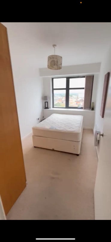 '1 room available in 2 bedroom flat' Room to Rent from SpareRoom