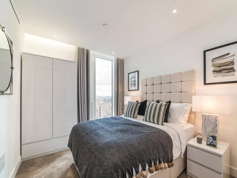 'Modern Double Room, London Dock (Going Fast)' Room to Rent from SpareRoom