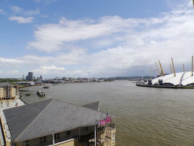 'Fully Furnished Dbr/ Canary Wharf / All Bills Incl' Room to Rent from ...