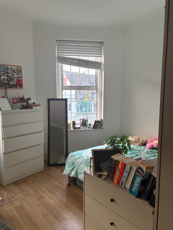 'Large studio' Room to Rent from SpareRoom