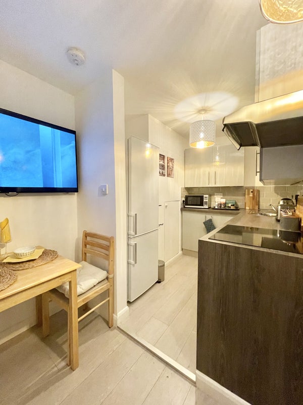 'Hendon NW4: 1 Bedroom Flat £1,396pcm+elec+council ' Room to Rent from ...